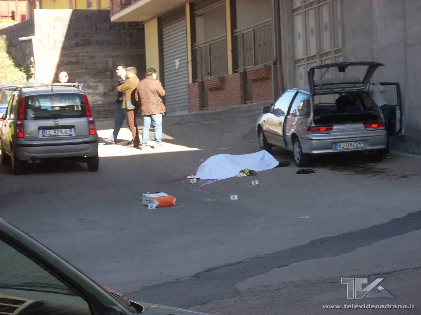 OMICIDIO AD ADRANO. UCCISO INCENSURATO DI 43 ANNI - TVA Adrano
