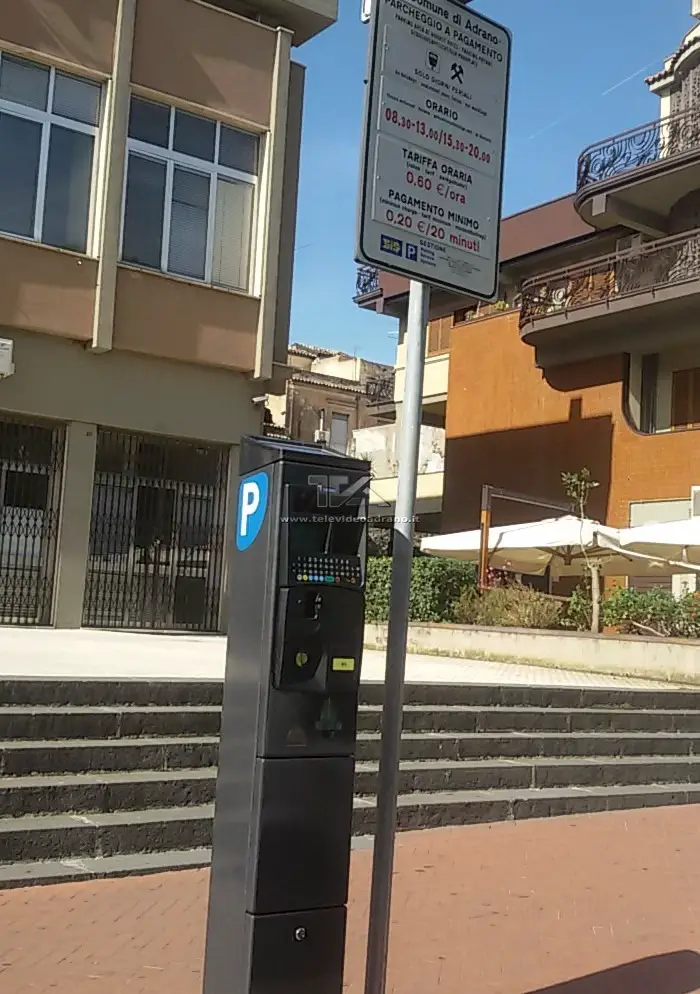 ADRANO VERSO IL NUOVO PIANO PARCHEGGI. INSTALLATI I 25 PARCOMETRI - TVA ...