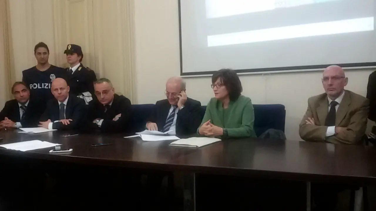ADRANO. FATTA LUCE SULL'OMICIDIO MACCARRONE, DUE ARRESTI. IL VIDEO ...